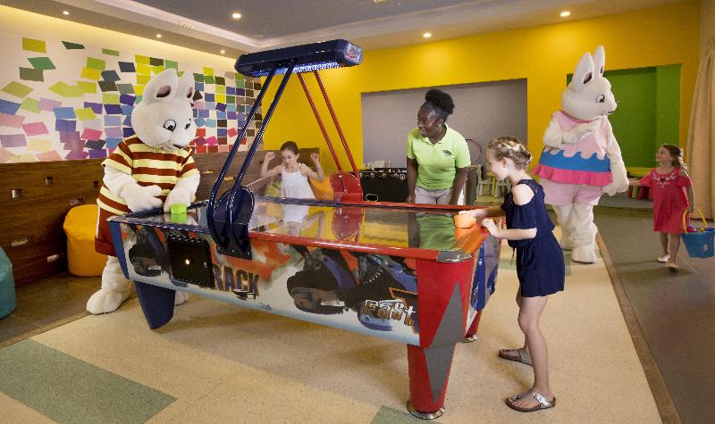 Kids Eat & Stay Free